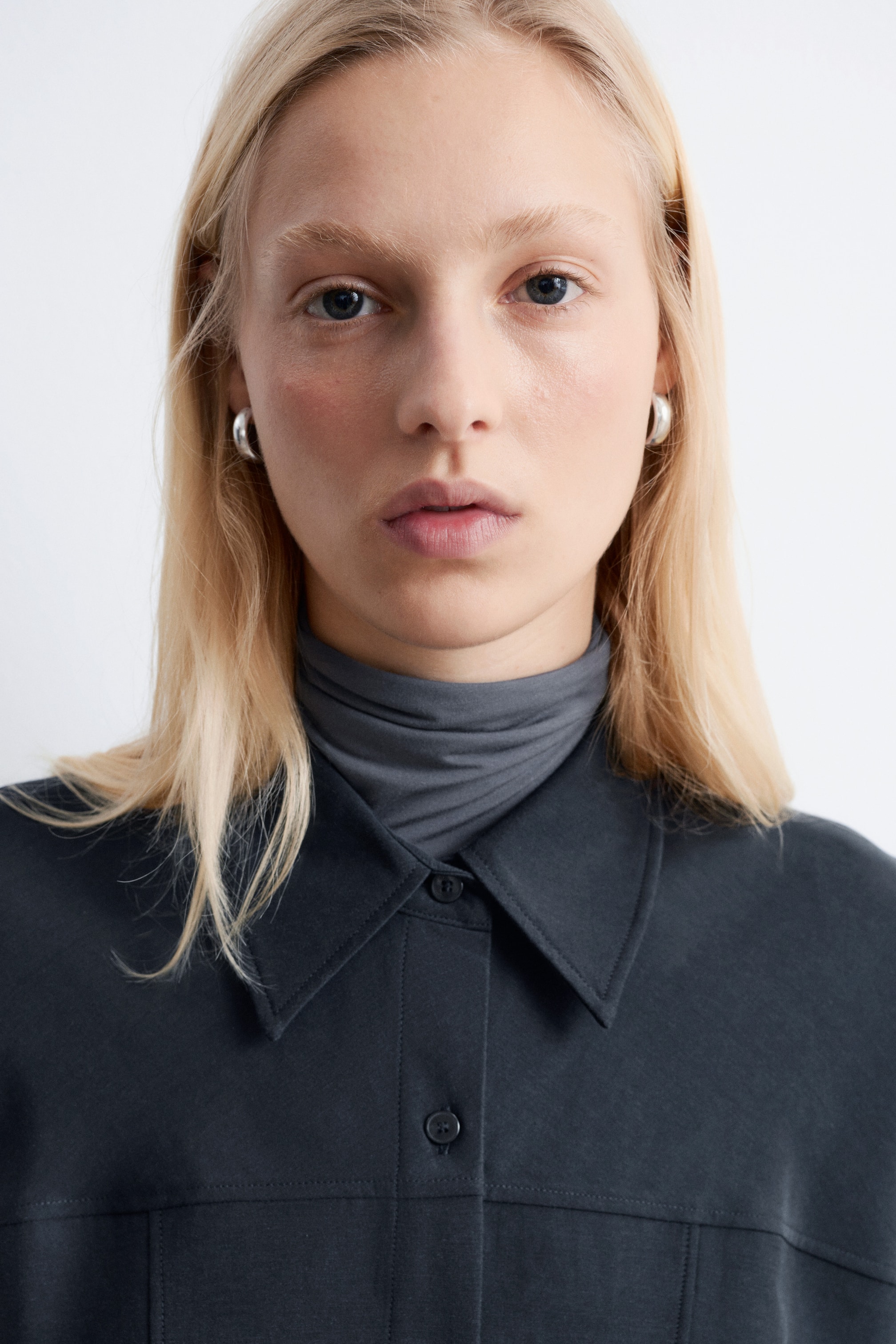 Chemise cintrée à manches bouffantes - Noir - FEMME | H&M FR